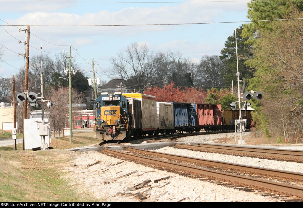 CSX 6141 waits for green